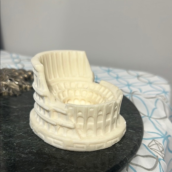 Accents | Miniature Colosseum Sculpture Tiny Chip | Poshmark